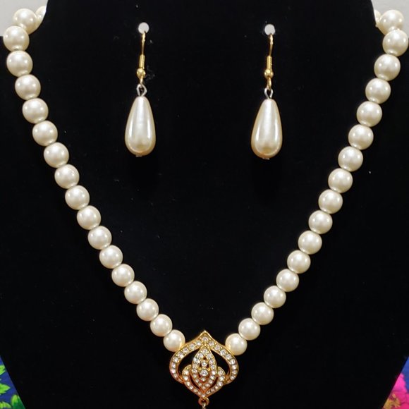 Jewelry | Rhinestone Pearl Necklace Set | Poshmark